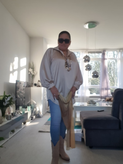 Sharon from Rotterdam, Netherlands seeking for Man - Rose Brides
